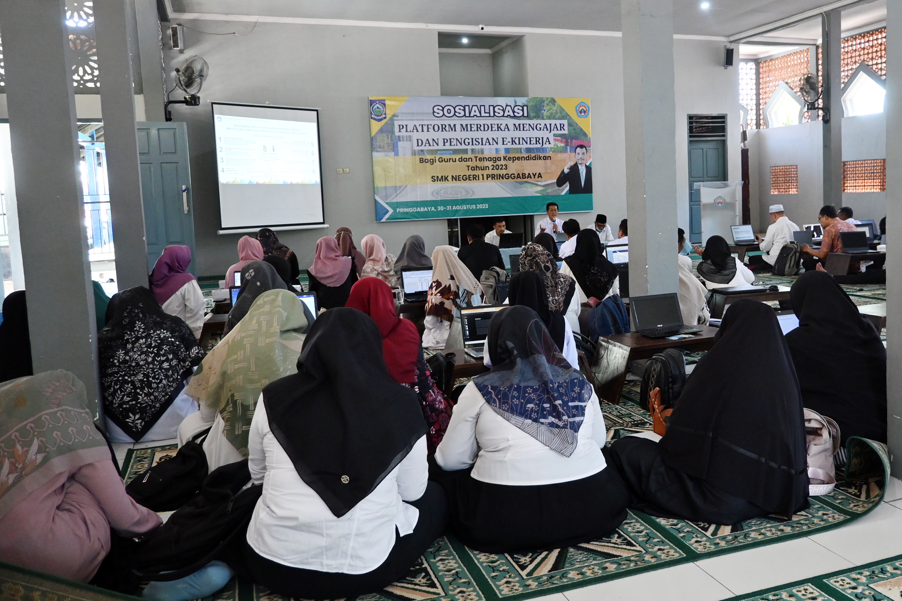 Kegiatan Sosialisasi Platform Merdeka Mengajar dan Pengisian E- Kinerja | SMK Negeri 1 Pringgabaya